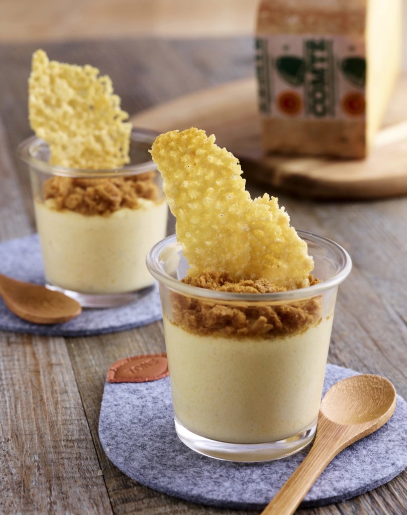 Petits pots de crème de Comté en croûte de pain d'épices façon crumble ...